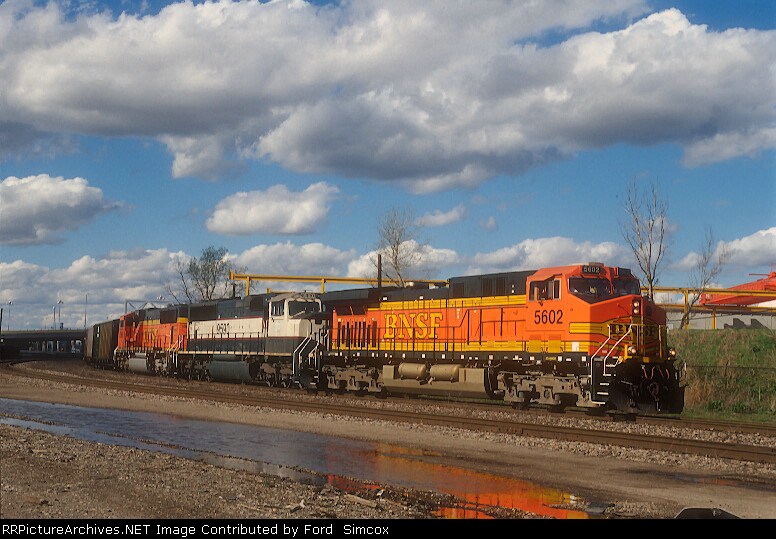 BNSF 5602 @ 25th Street